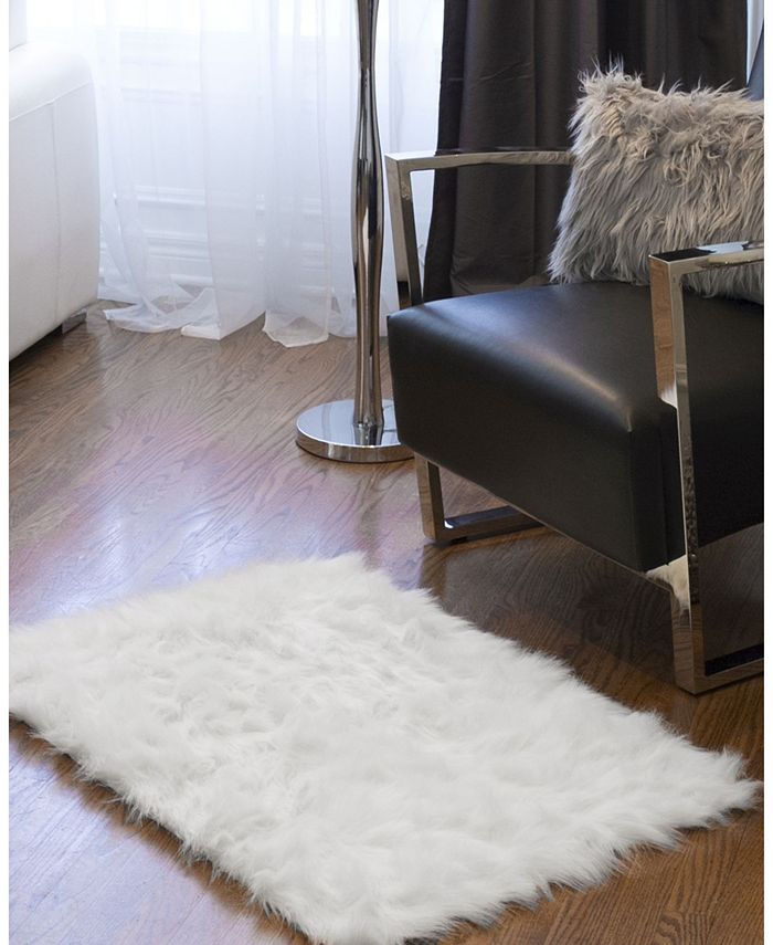 Luxe Faux Fur Hudson Rug 2' x 3' - Macy's