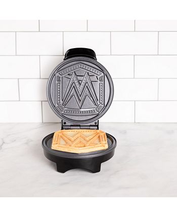 Uncanny Brands Championship Belt Waffle Maker- Start Your Breakfast ...