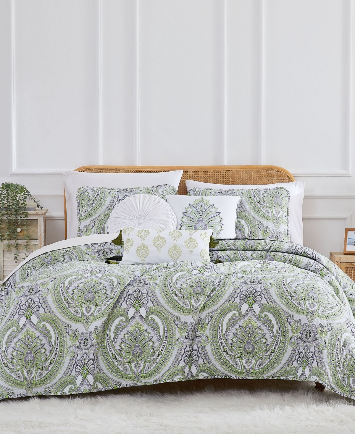 Click here for Southshore Fine Linens Pure Melody 6-Pc. Quilt Set... prices