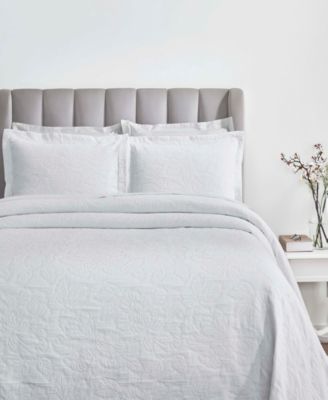 Click here for Superior Hibiscus Cotton Matelasse Woven Bedspread... prices