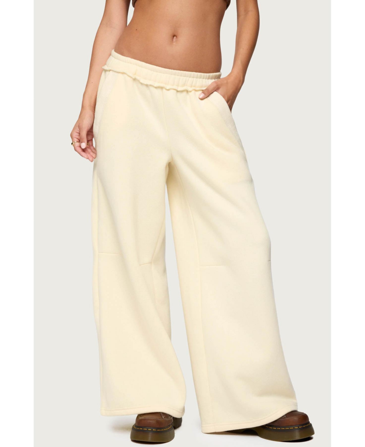 Click here for Edikted Womens Kori Oversized Sweatpants - Yellow prices