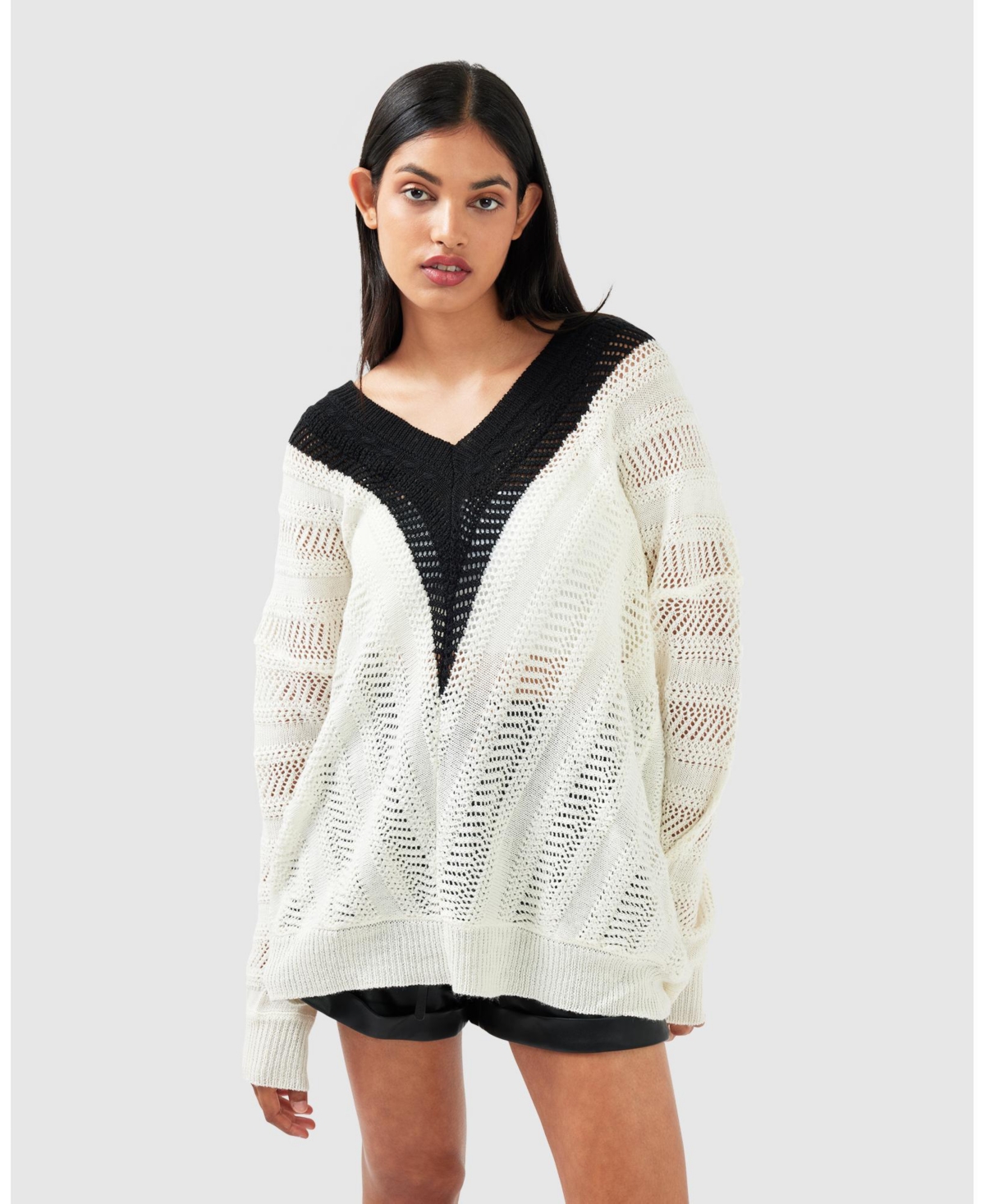 Belle & Bloom Womens This Moment Oversized V-Neck Knit - Black/white