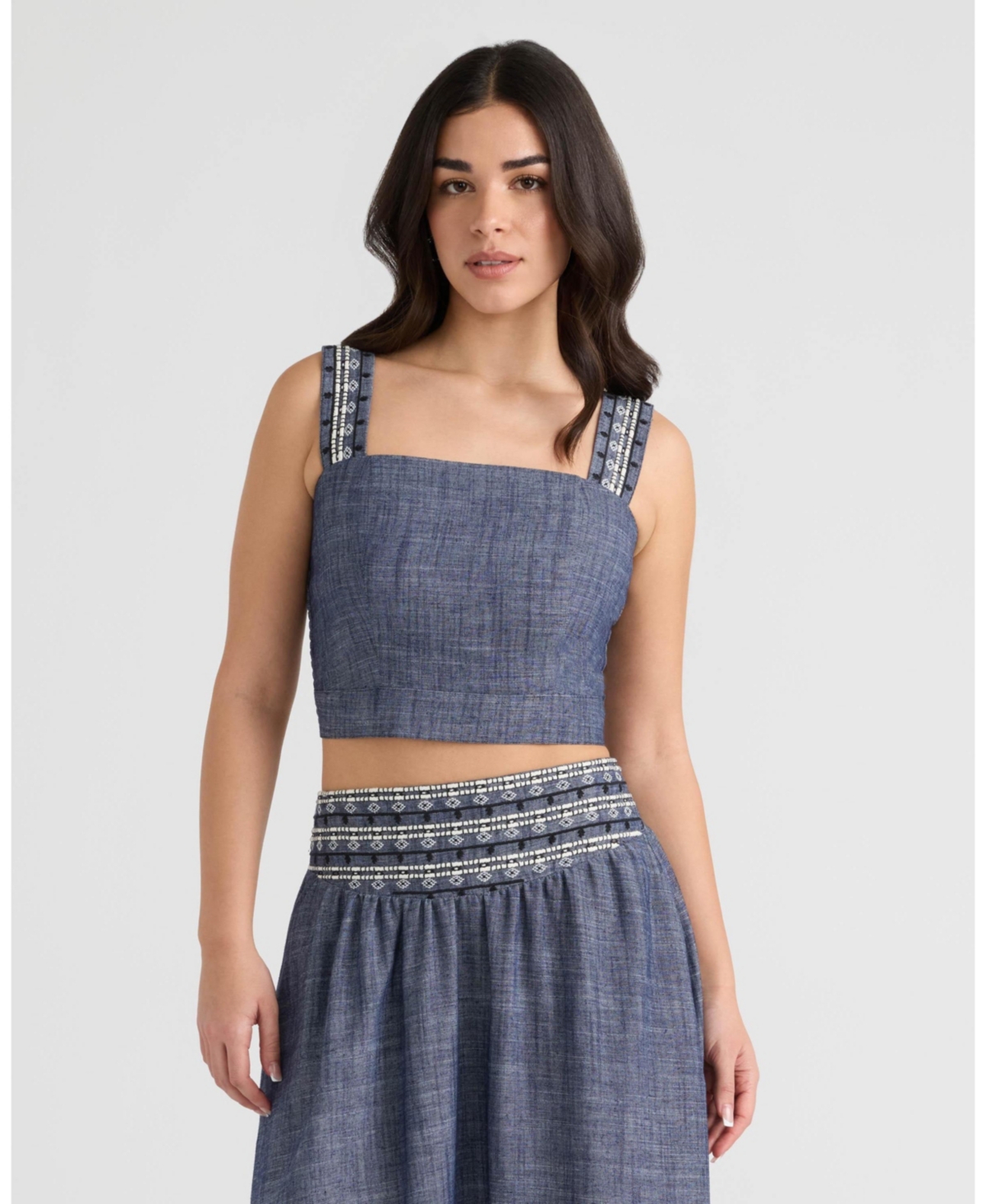 Click here for Nvlt Womens Sleeveless Embroidered Cropped Top - D... prices