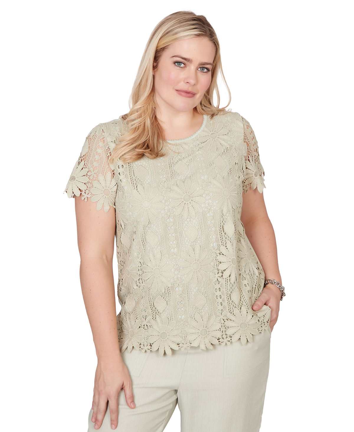 Click here for Alfred Dunner Petite Vintage Charm Floral Lace Cre... prices