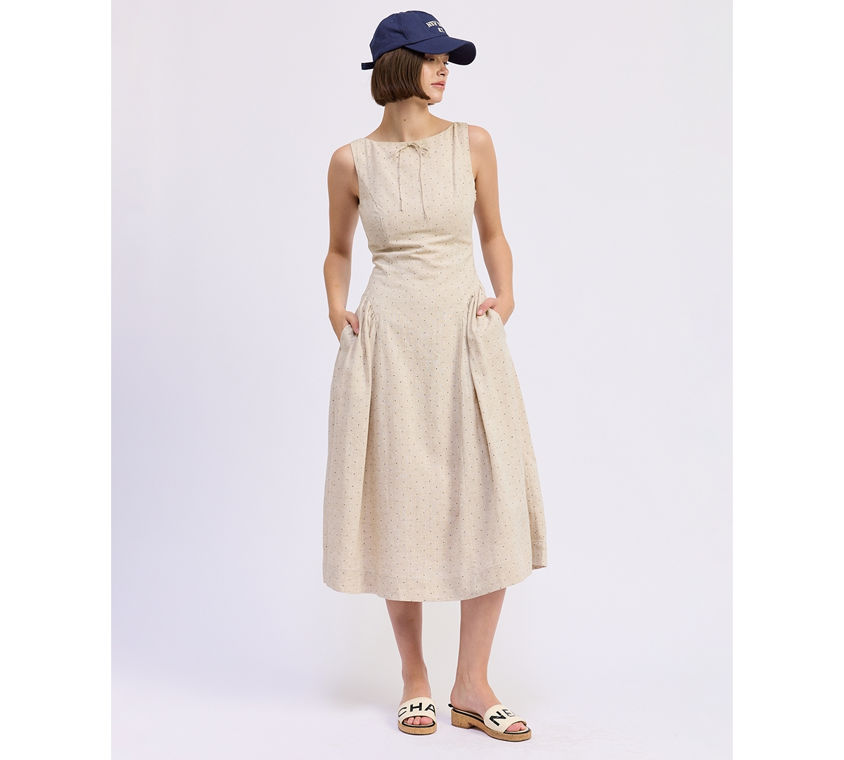 Click here for En Saison Womens Blakely Sleeveless Boat Neck Midi... prices