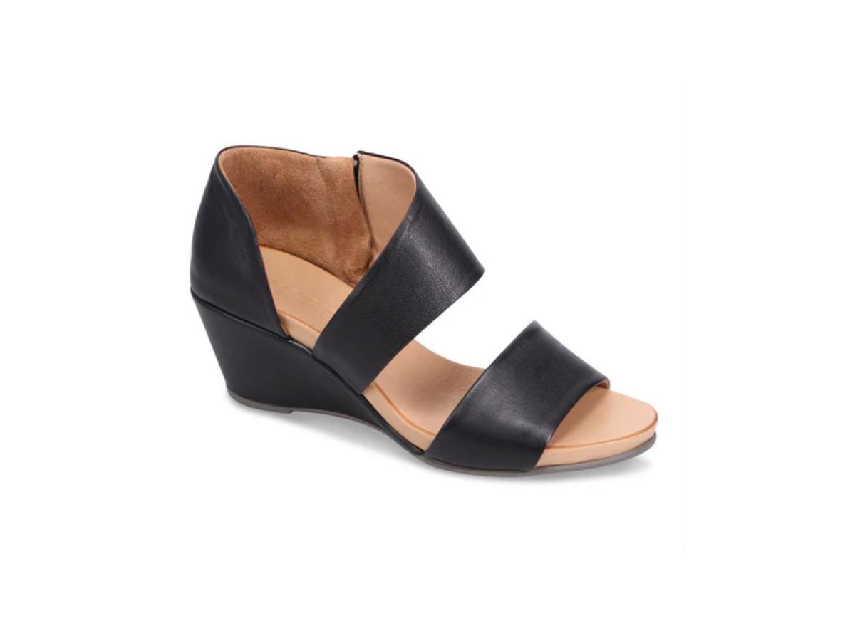 Click here for Bueno Womens Iyla Sandal - Black prices