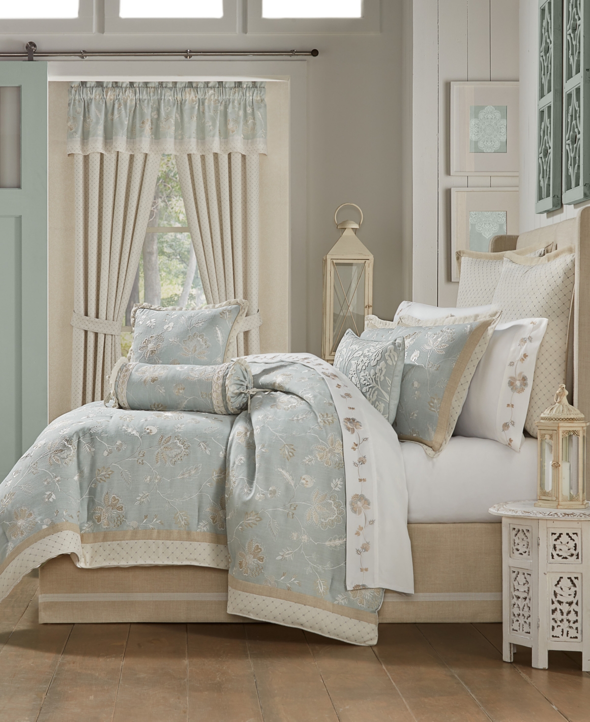 Click here for J Queen New York Garden View 4-Pc. Comforter Set... prices