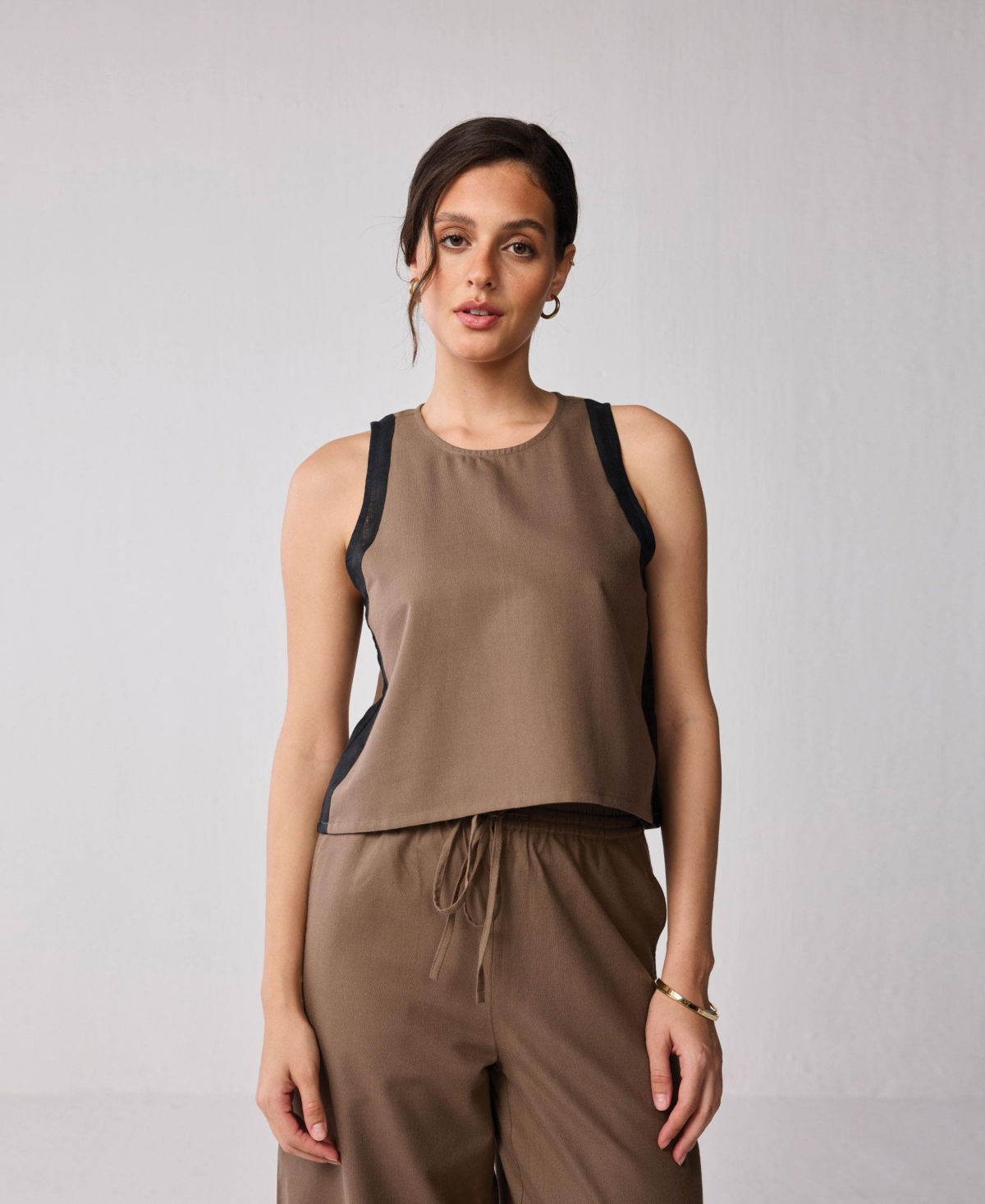 Click here for Reistor Womens Sleeveless Colorblock Top in Brown... prices