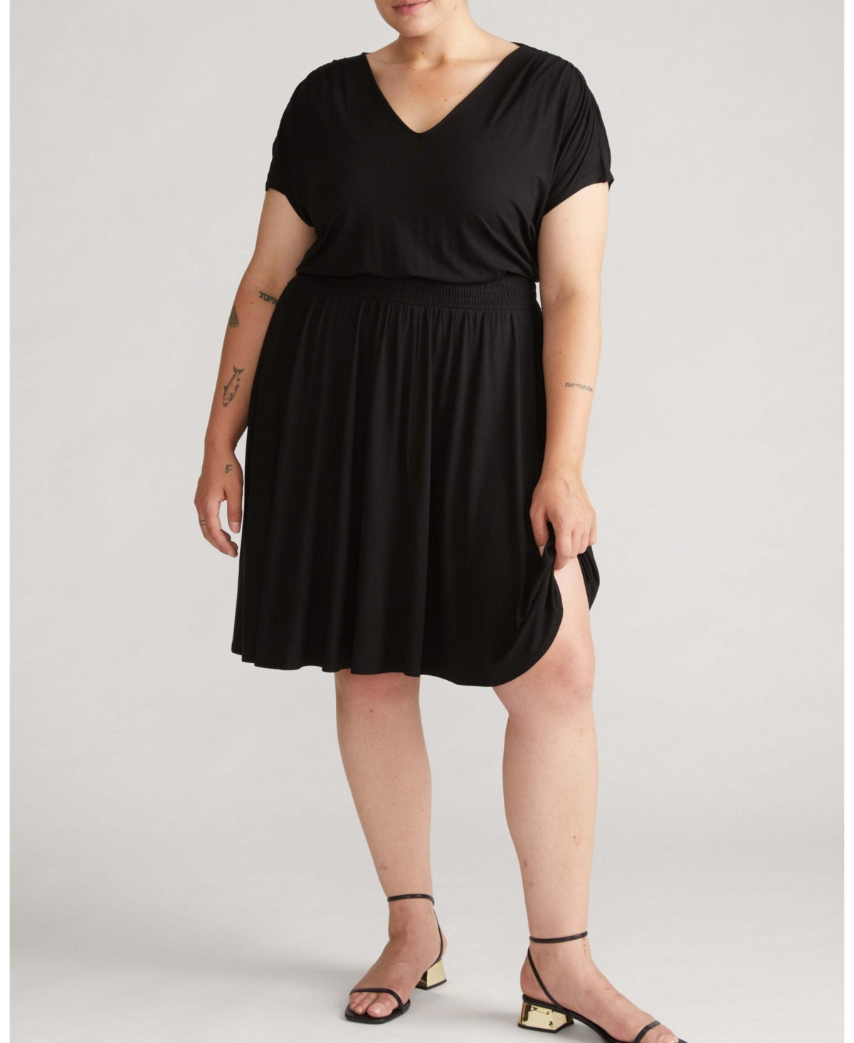 Click here for Universal Standard Womens Minetta Liquid Jersey Dr... prices