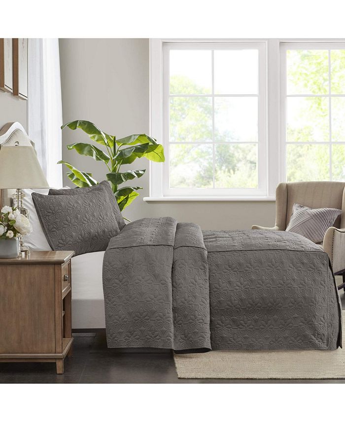 Gracie Mills Sandy 3 Piece Split Corner Classic Pleated Quilted ...