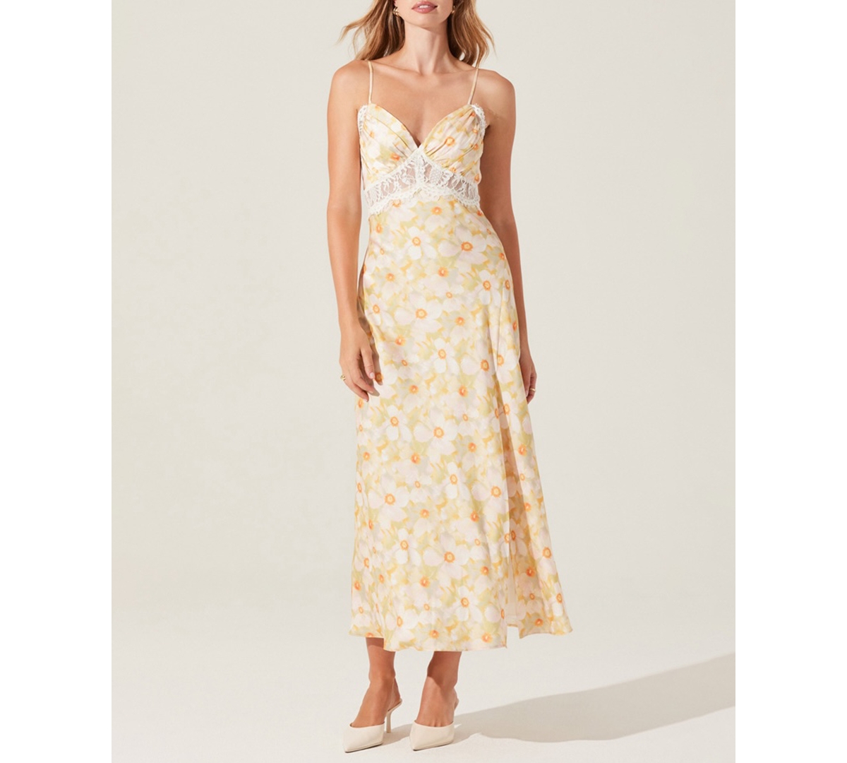 Click here for Astr the Label Womens Ivanna Floral Lace-Trim Swee... prices