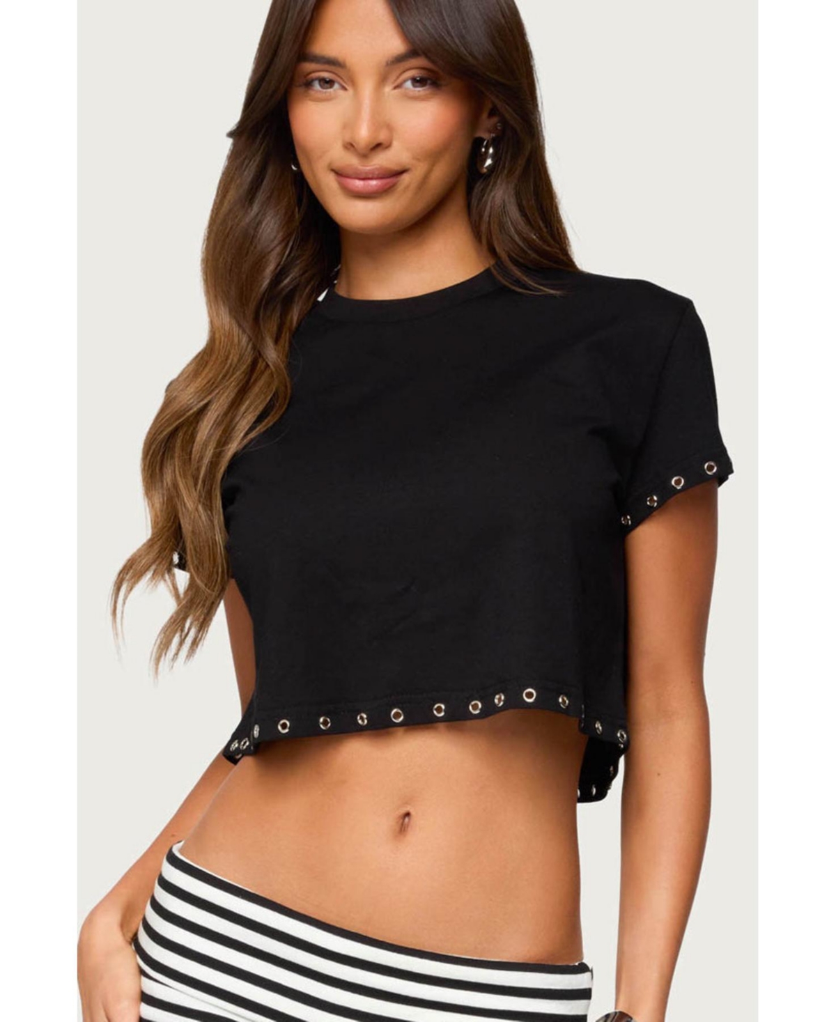 Click here for Edikted Womens Helsa Grommet T Shirt - Black prices