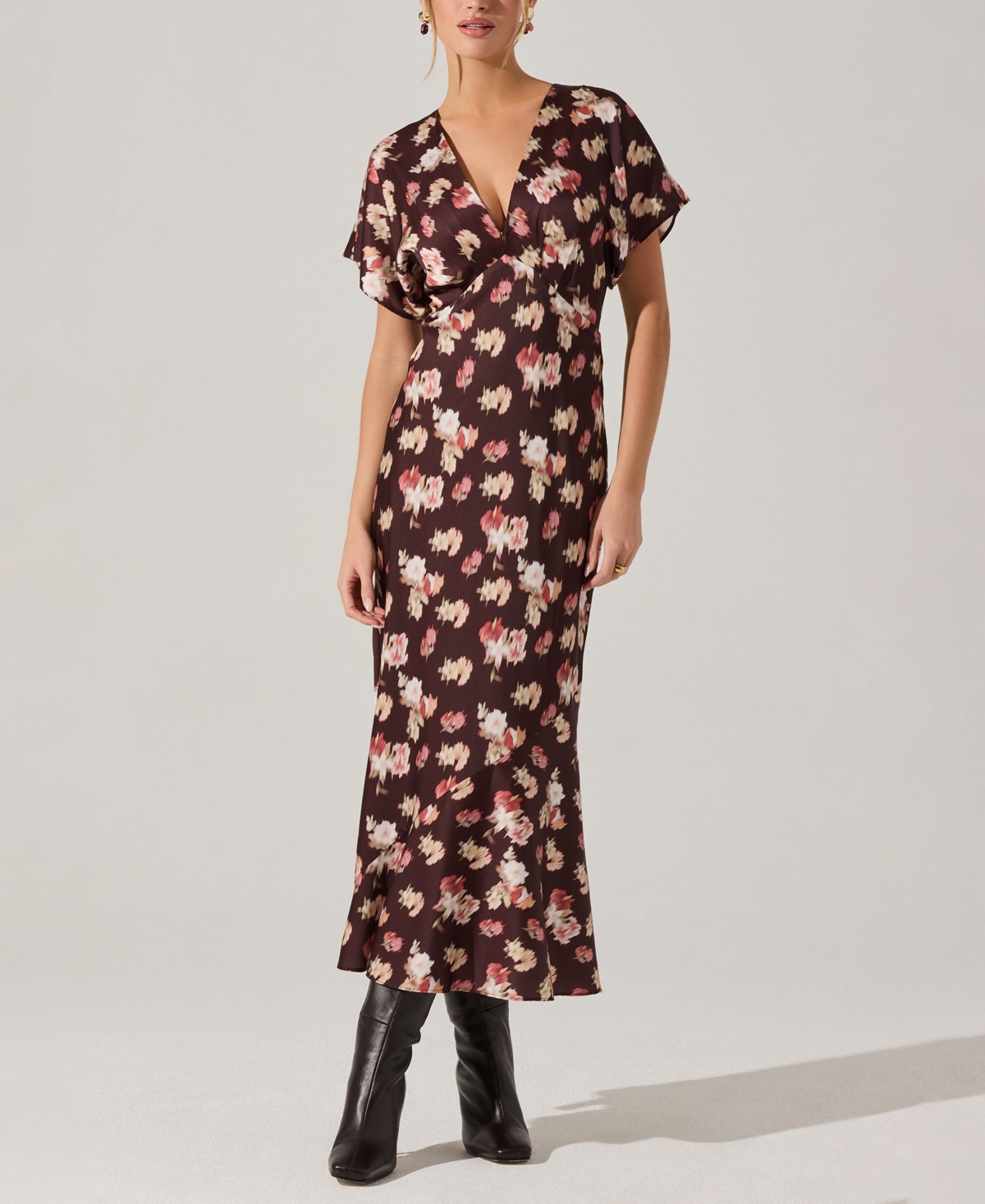 Click here for Astr the Label Womens Talyha Short-Sleeve A-Line D... prices