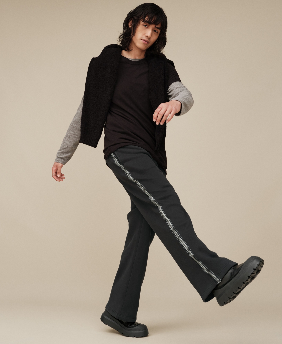 Click here for Ugg Mens Tasman Straight Leg Pants - Tar prices
