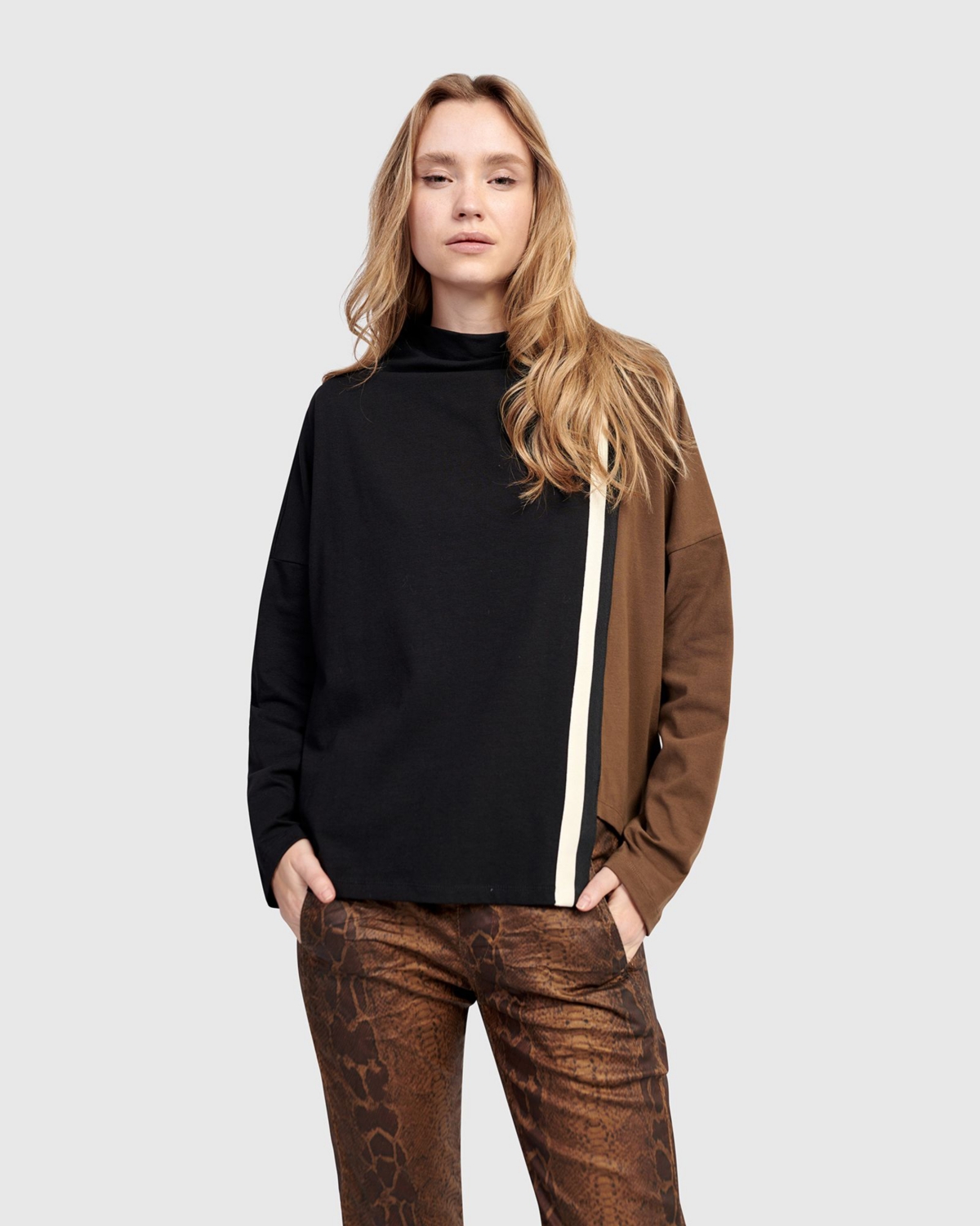 Click here for Alembika Womens Trackside Popover Top - Mix prices