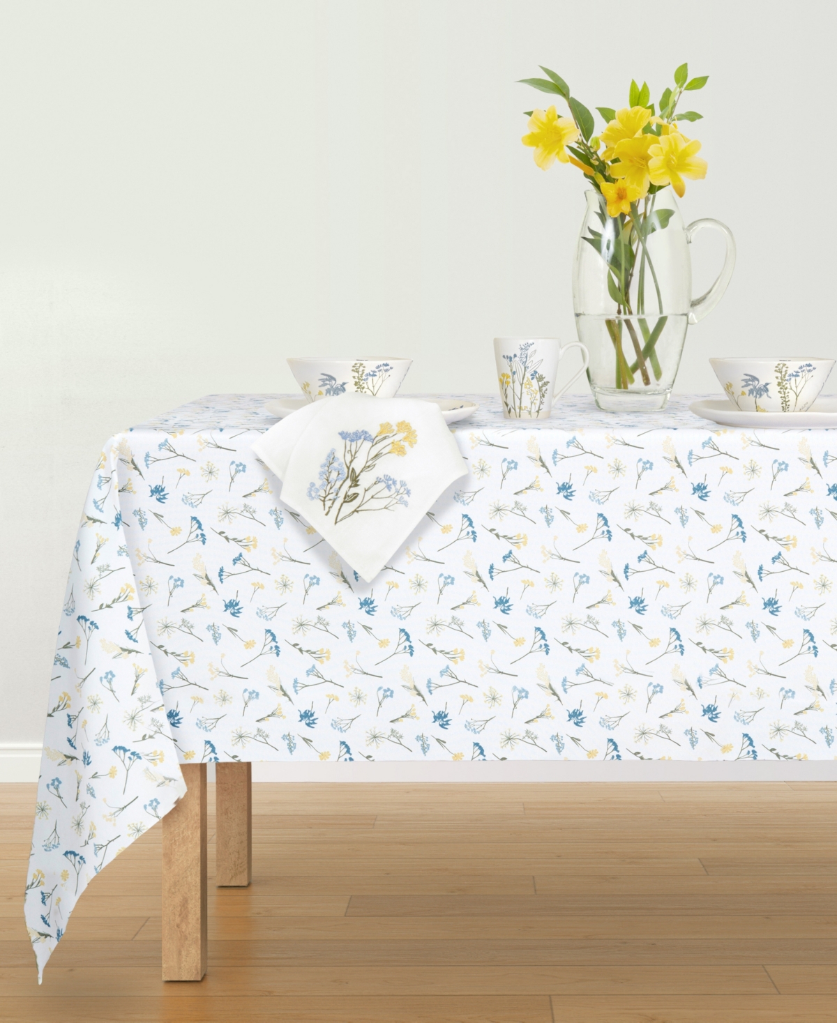 Lenox Lenox Wildflowers All-Over Tablecloth  60 x 102 - Blue/white