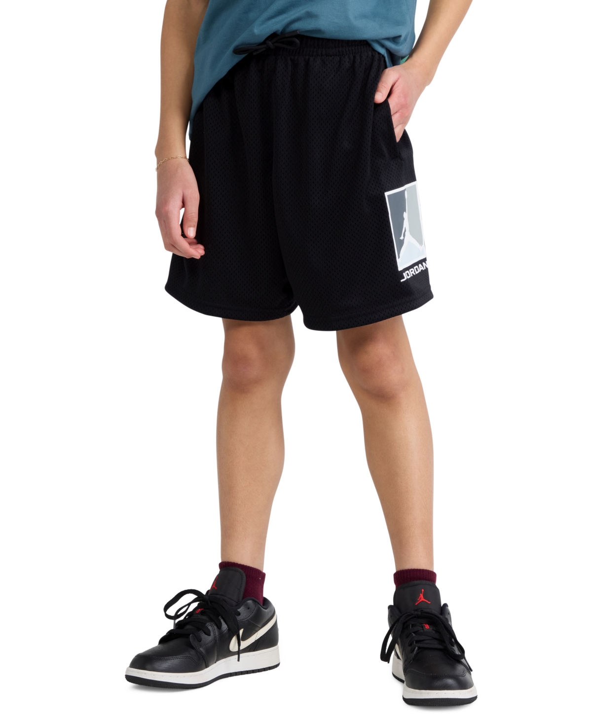 Click here for Jordan Boys 8-20 Pull-On Mesh Shorts - Black prices
