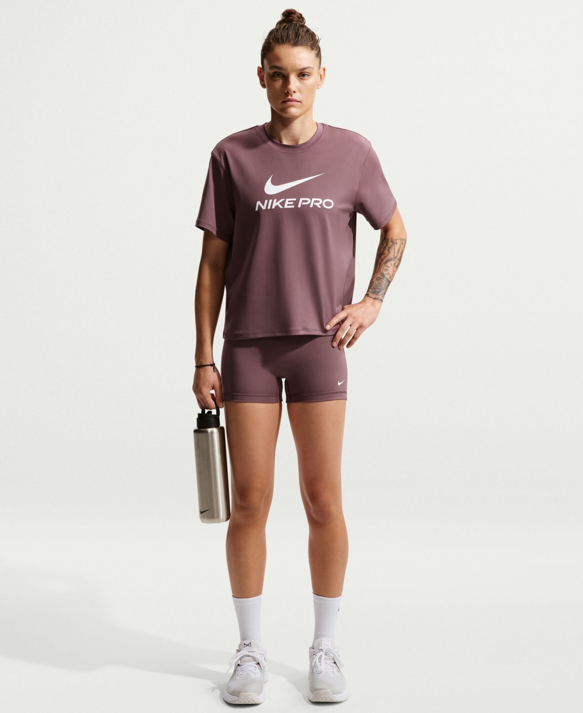 Click here for Nike Womens Mid-Rise Biker Shorts - Tattoo/white prices