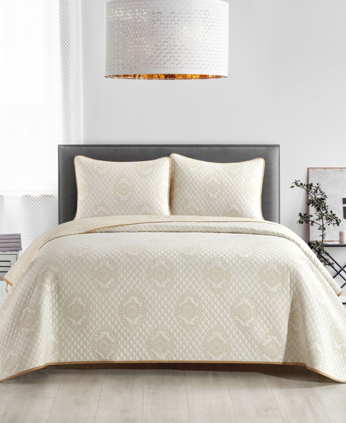 Click here for Stratford Park Leyla Medallion 3-Piece Quilt Set... prices