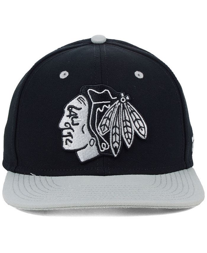 Authentic NHL Headwear Chicago Blackhawks Blackout Emblem Snapback Cap ...