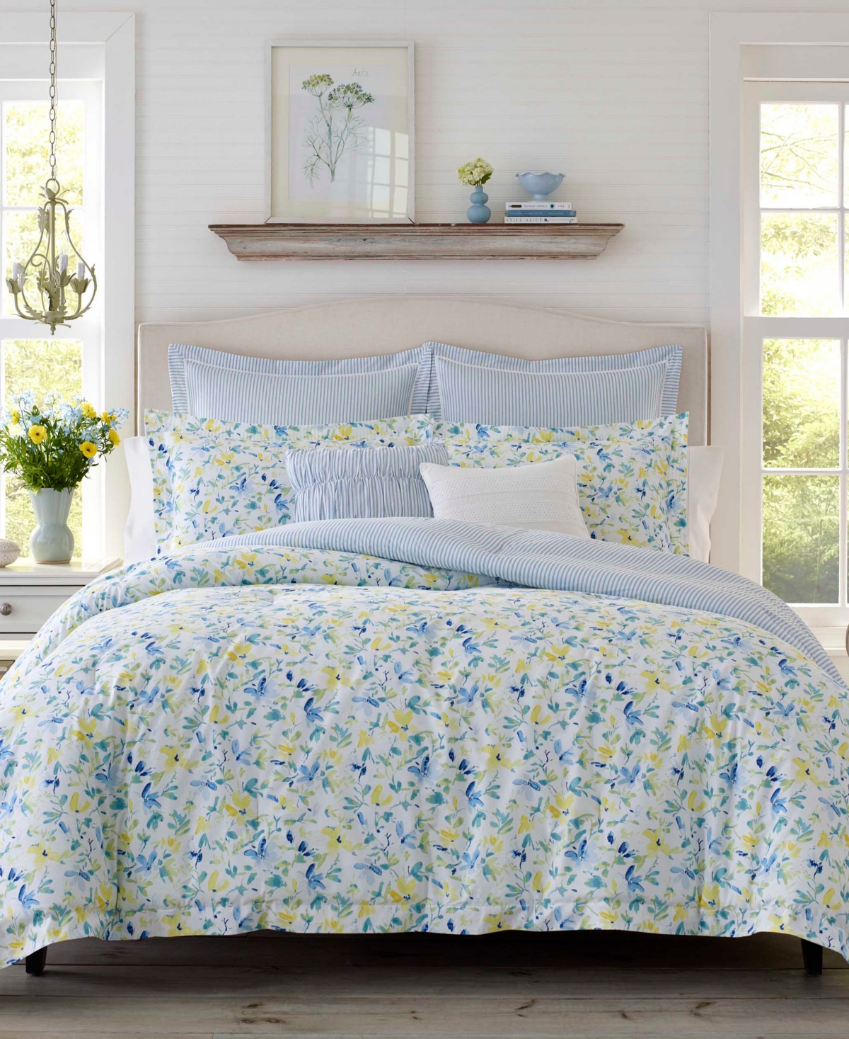 Click here for Laura Ashley Nora Reversible 6-Pc. Comforter Set... prices