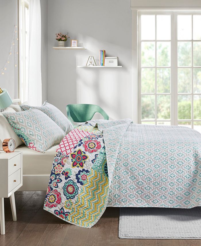 Intelligent Design Sunny 2-Piece Twin/Twin XL Reversible Coverlet Set ...