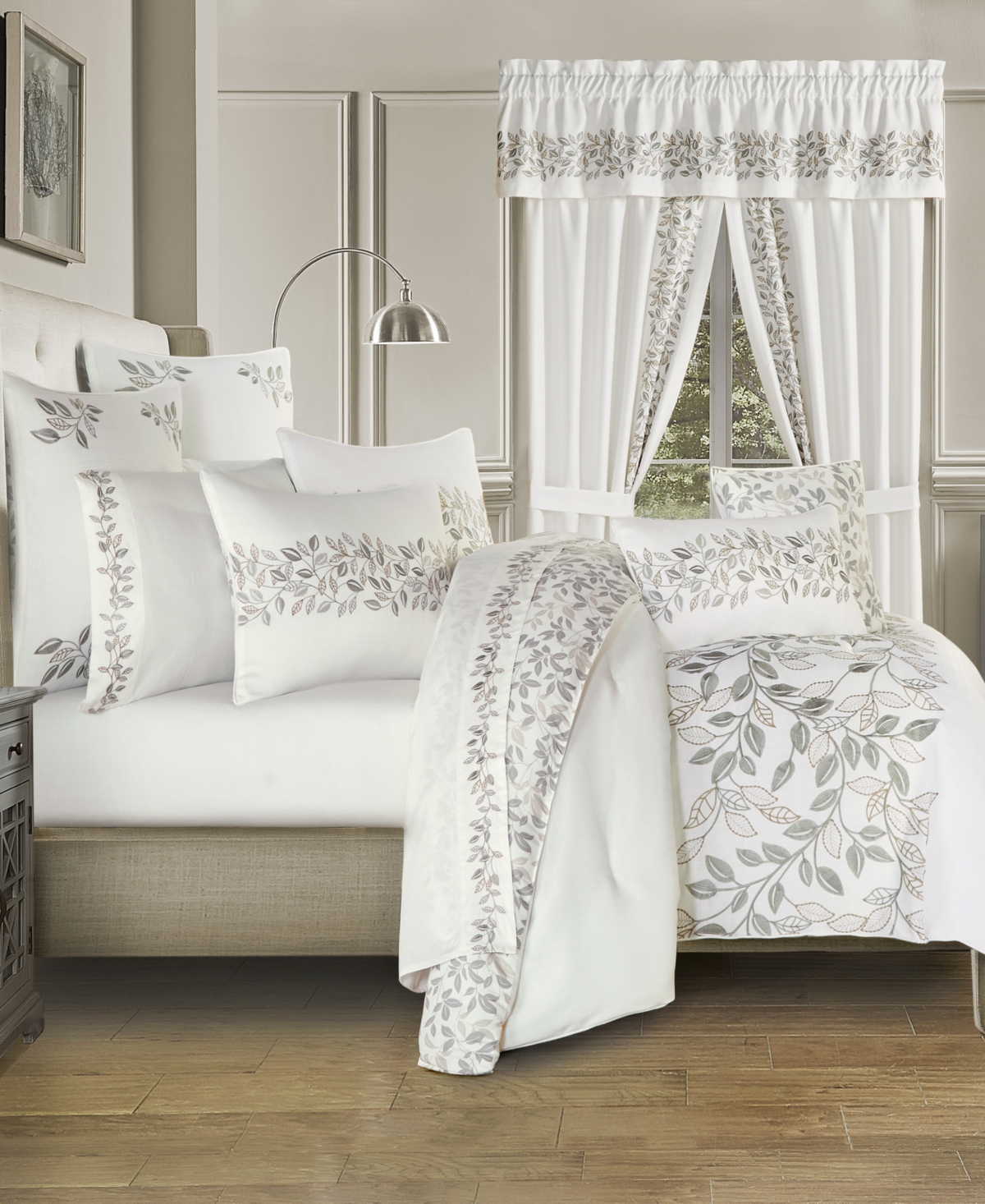 Click here for Royal Court Laurel 3-Pc. Comforter Set  Full/Queen... prices
