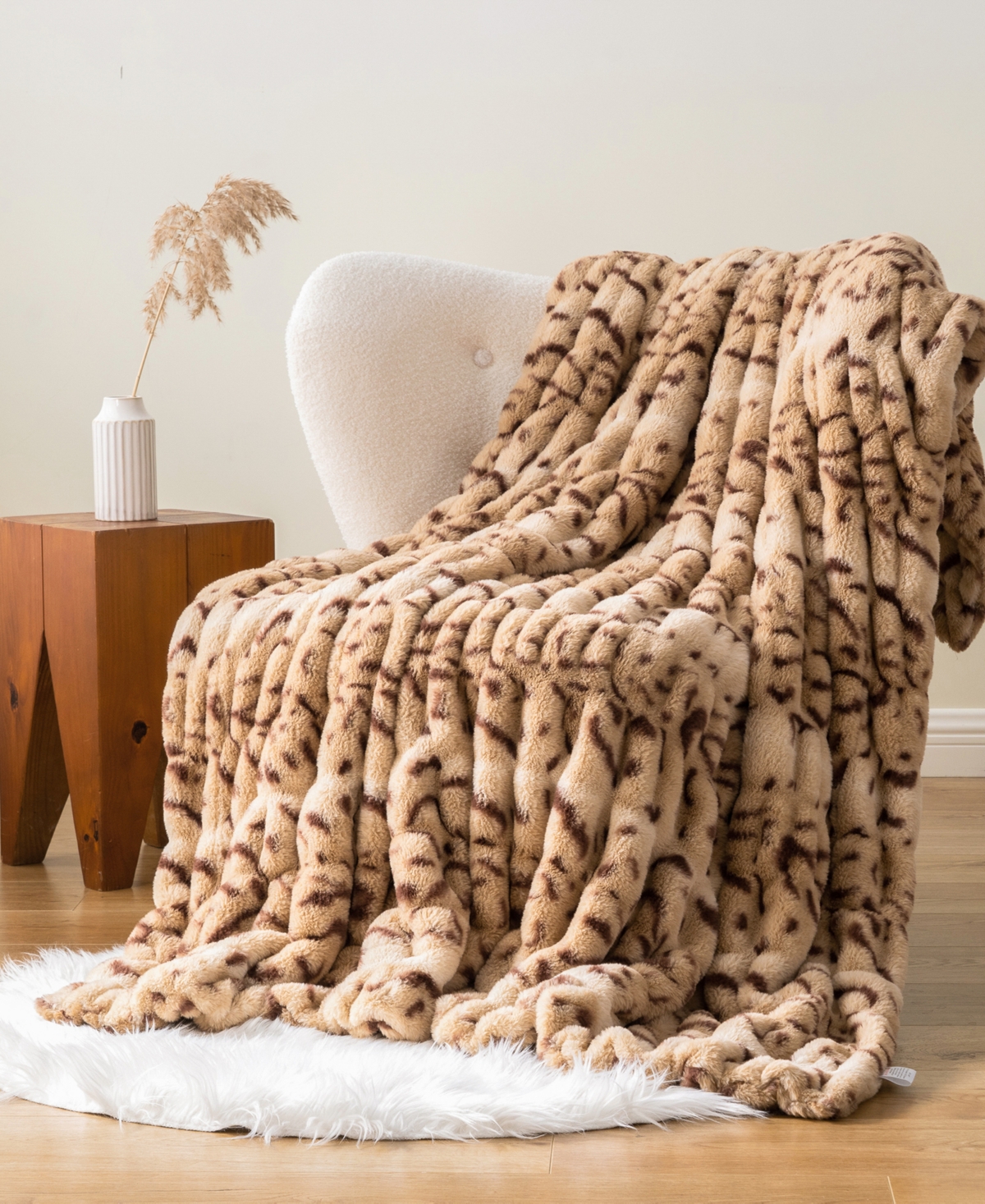 Click here for Battilo Luxurious Reversible Rabbit Faux Fur Throw... prices