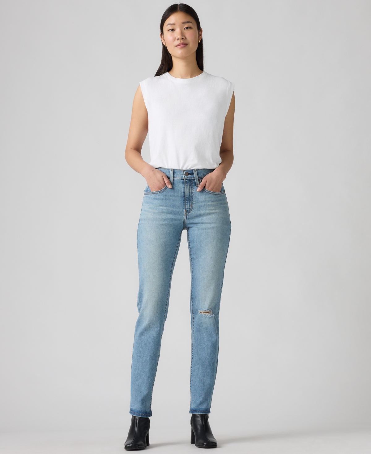 Click here for Levis Womens 724 Straight-Leg Jeans - Seriously Ne... prices