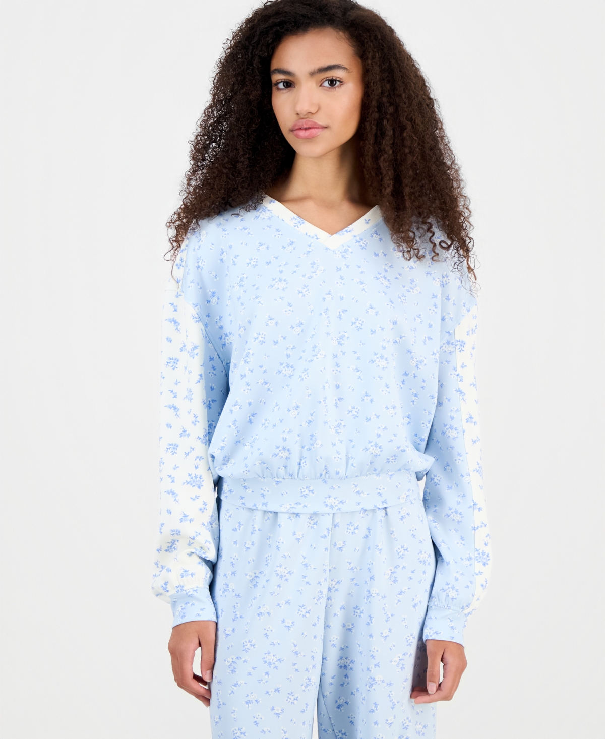 Click here for Tinseltown Juniors Scuba V-Neck Colorblock Sweatsh... prices