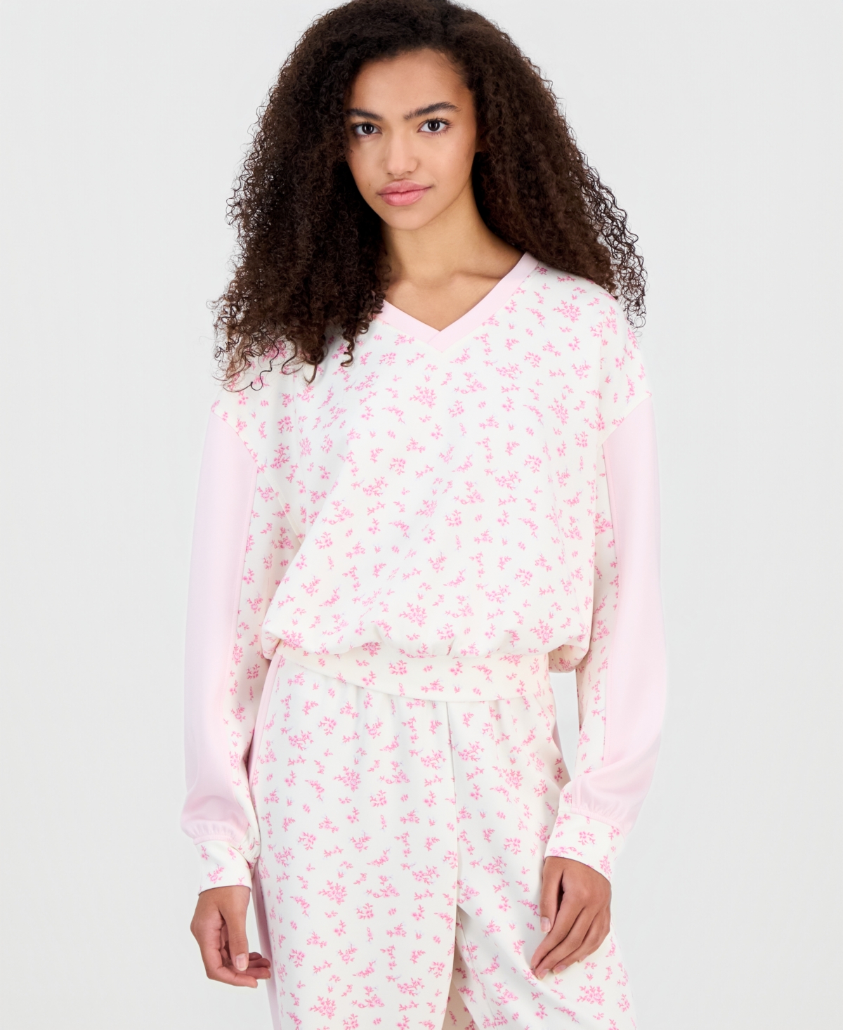 Click here for Tinseltown Juniors Scuba V-Neck Colorblock Sweatsh... prices