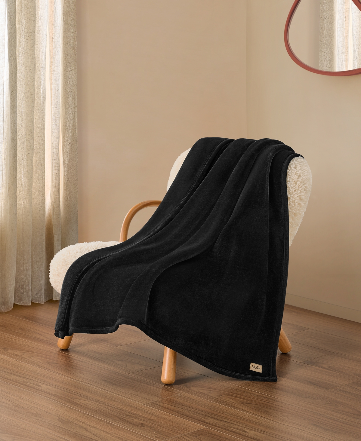 Click here for Ugg Coco Soft Throw  50 x 70 - Black prices
