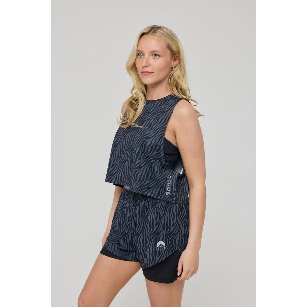 Click here for Oosc Womens Infinite Cropped Tank Top – Bla... prices