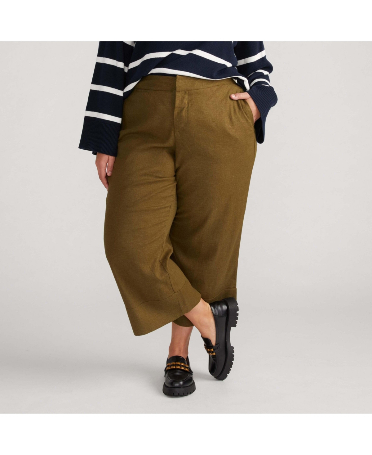 Click here for Universal Standard Plus Size Courtyard Linen Capri... prices