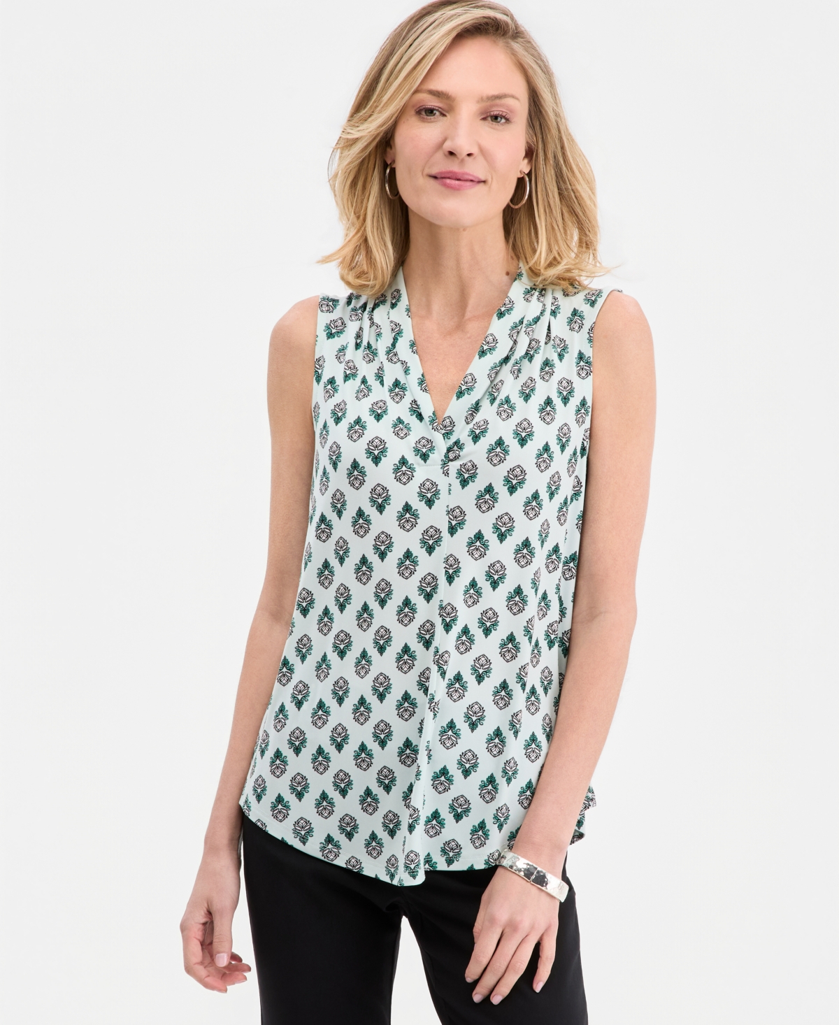Click here for Jm Collection Womens Printed Sleeveless V-Neck Kni... prices