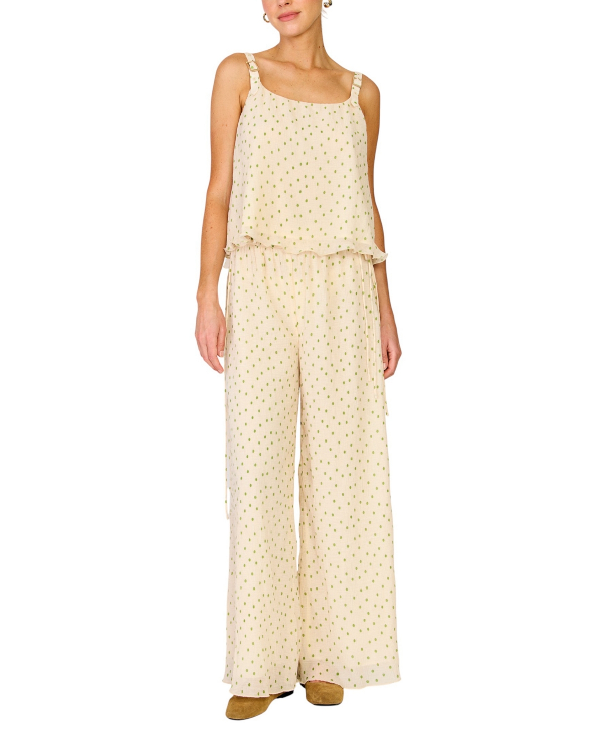 Click here for Line & Dot Womens Lilou Sleeveless Scoop Neck Top... prices