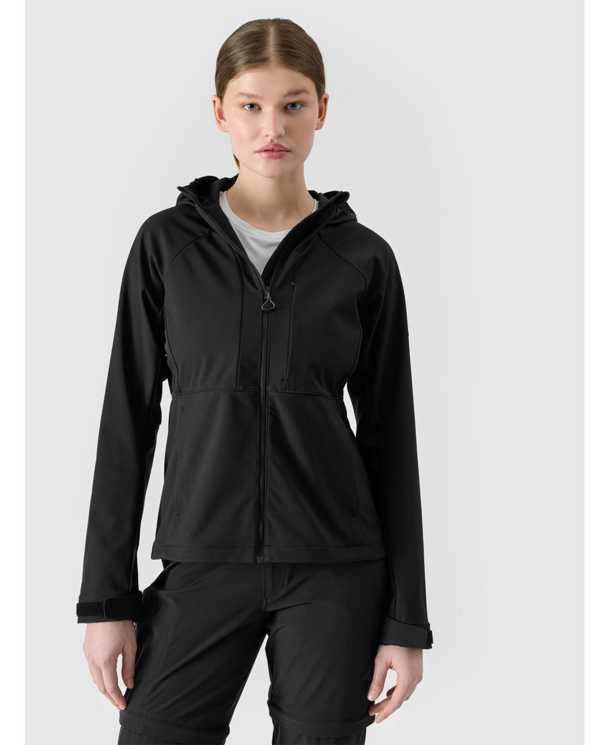 Click here for 4F Womens Windproof Softshell Jacket - Deep black prices