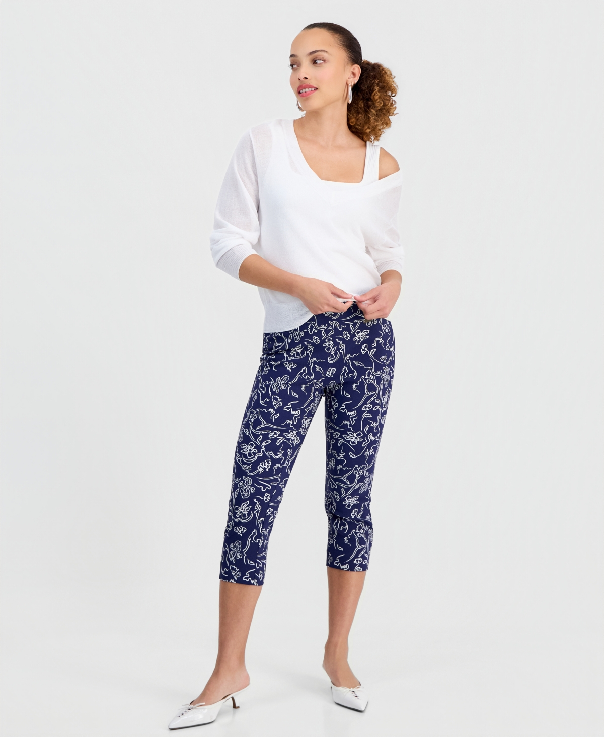 I.n.c. International Concepts Petite Tummy-Control Pull-On Capri Pants  Created for Macys - Leyla Abstract