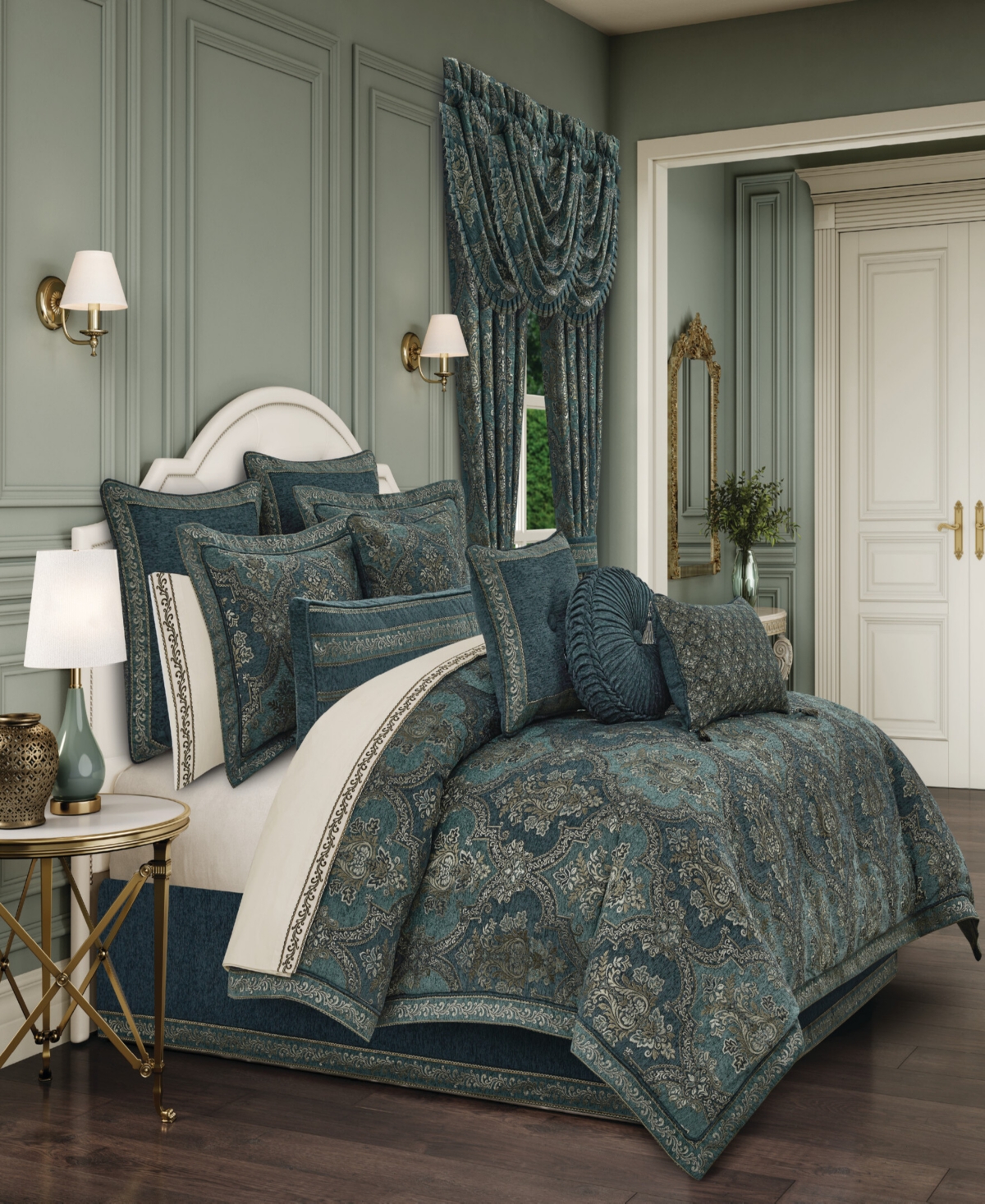Click here for J Queen New York Nancy Floral 4-Piece Comforter Se... prices