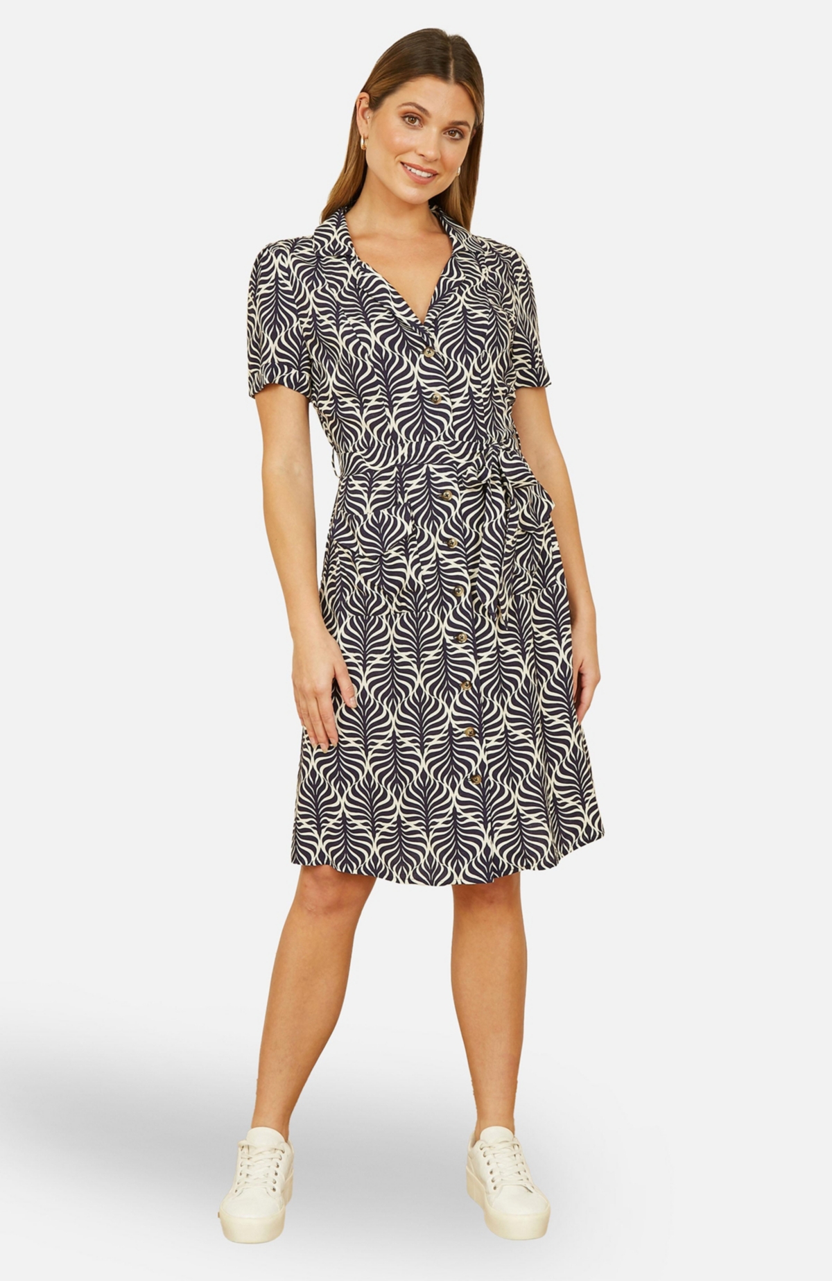 Click here for Yumi Womens Leaf Print Retro Shirt Dress - Navy prices