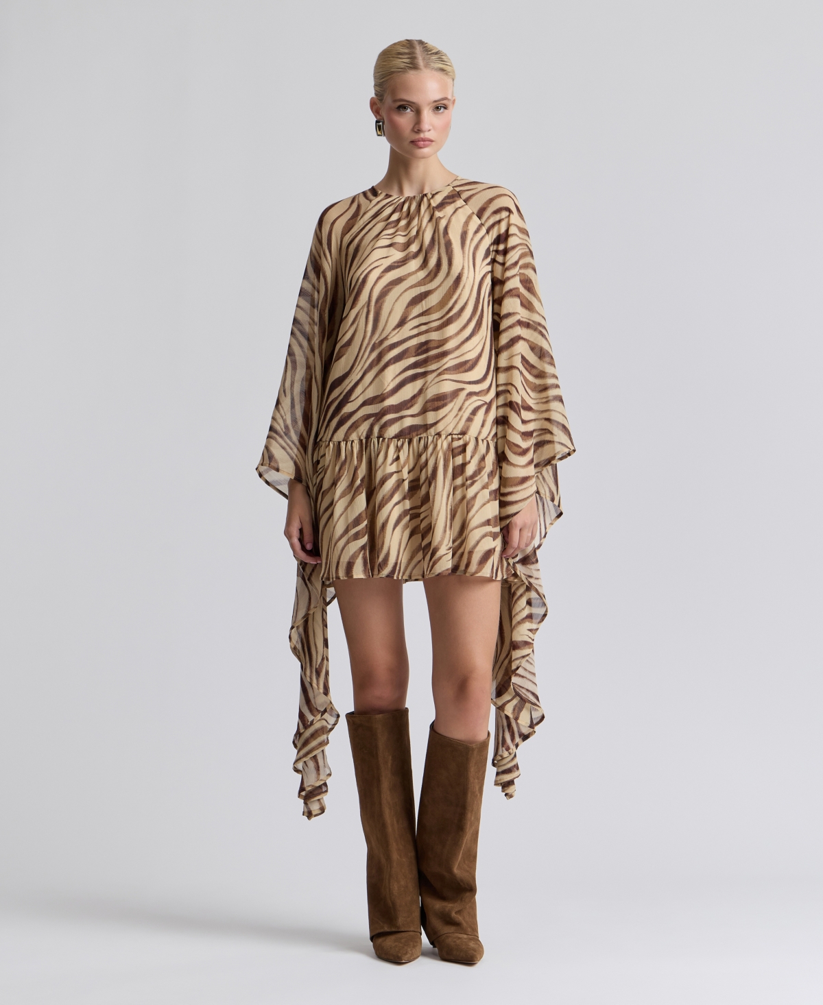 Click here for Avec Les Filles Womens Printed Chiffon Short Shift... prices