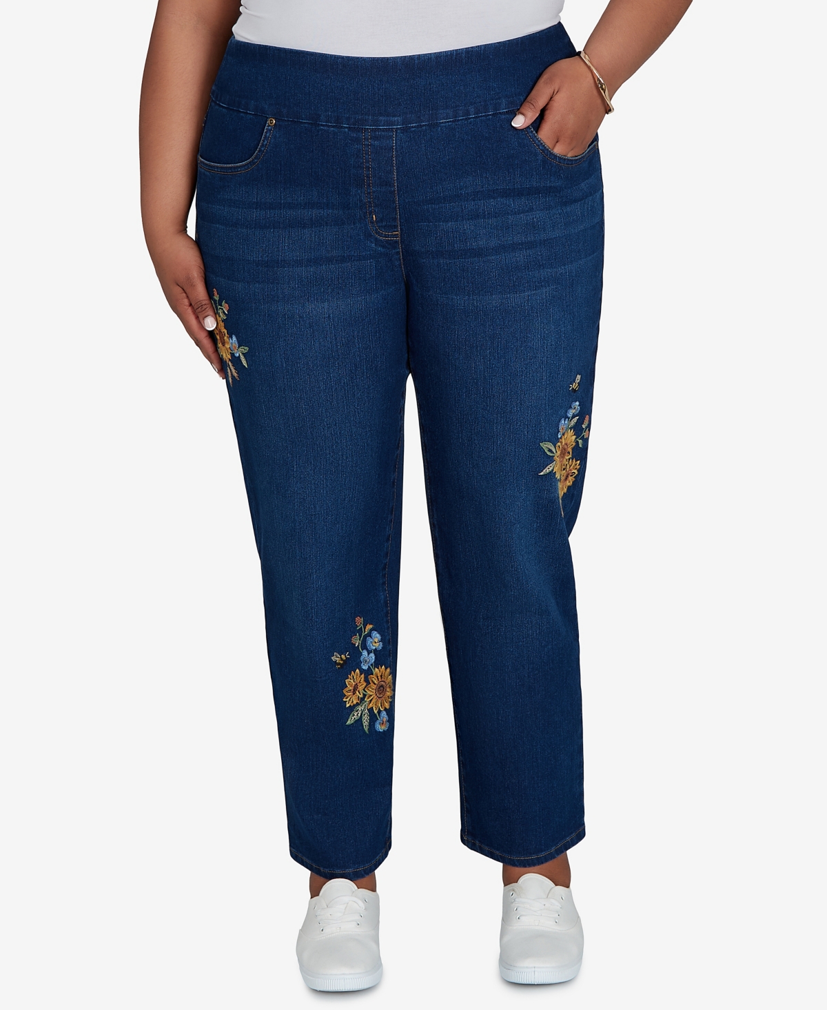 Click here for Alfred Dunner Plus Size Pull-On Cropped Denim Pant... prices