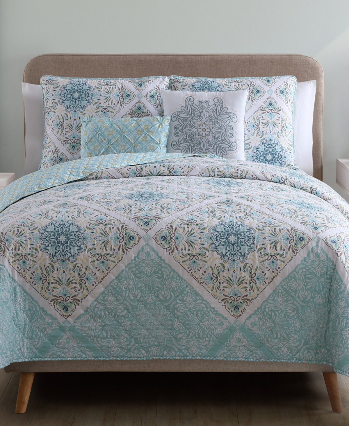 Click here for Vcny Home Windsor Reversible 5-Pc. Quilt Set  Quee... prices
