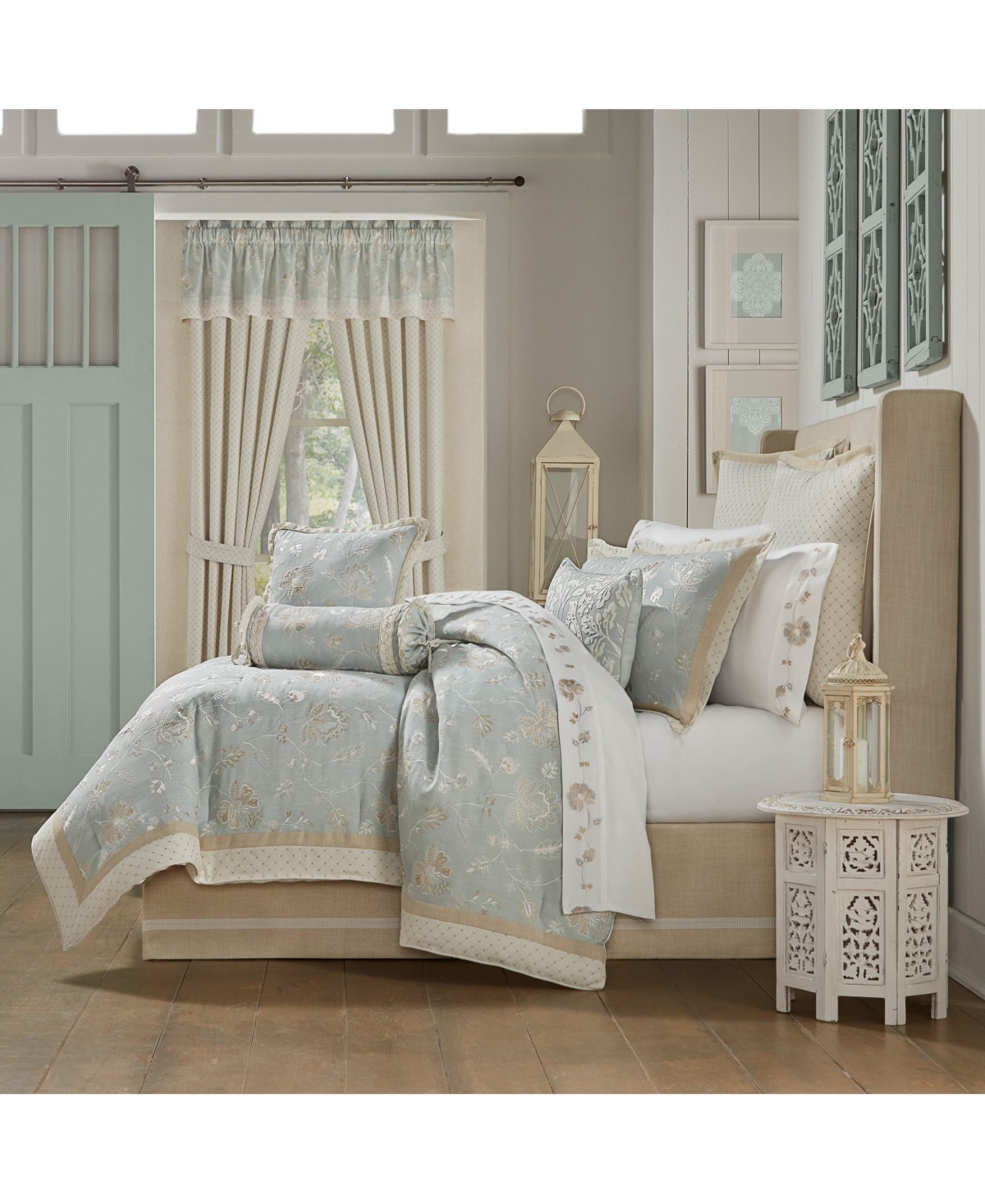 Click here for J Queen New York Garden View 4-Pc. Comforter Set... prices