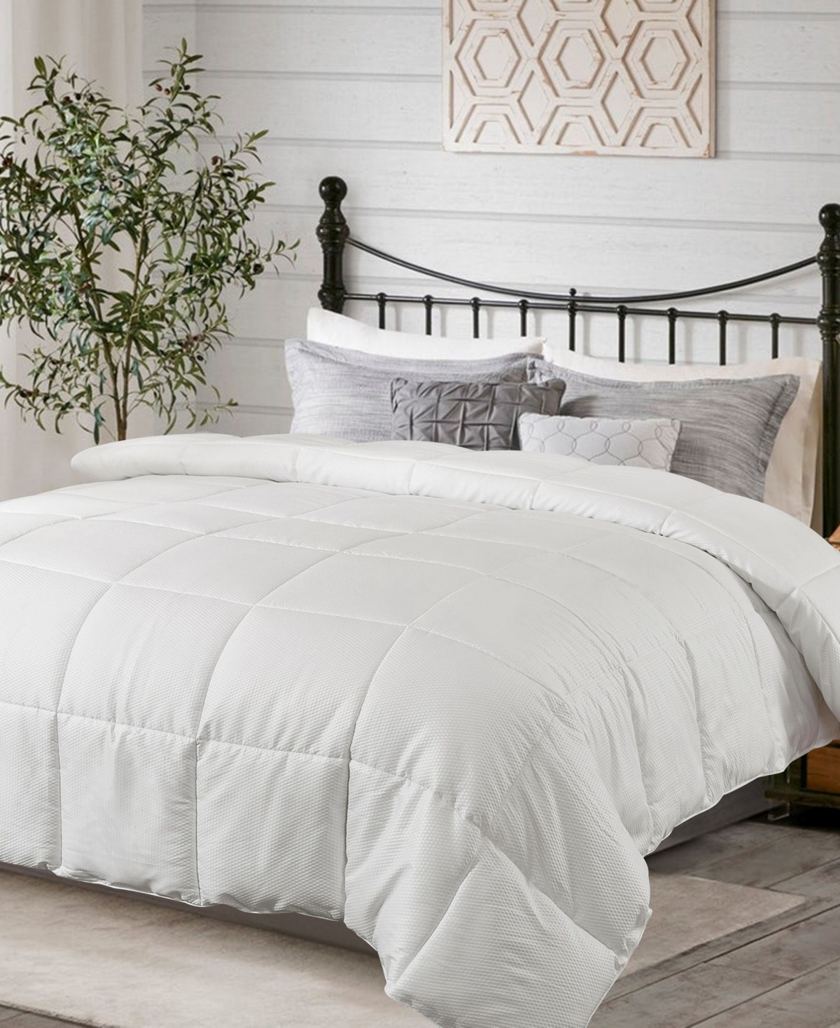 Click here for Unikome Lightweight Down Alternative Comforter  Ki... prices