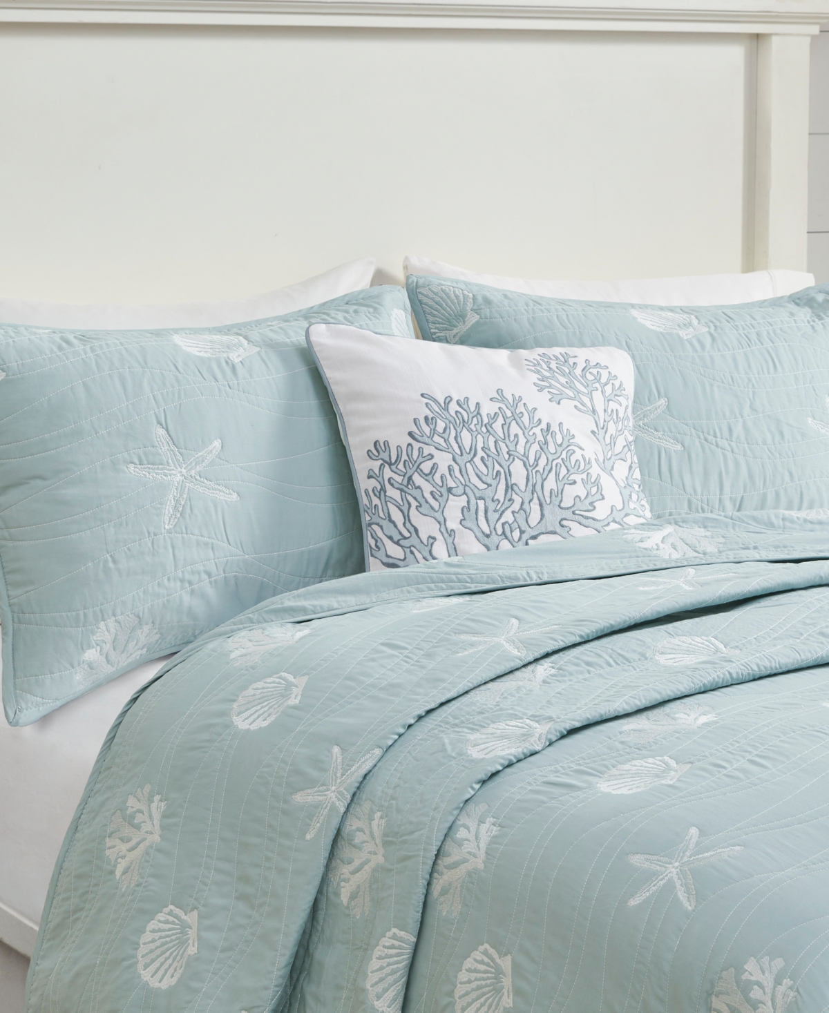 Click here for Harbor House Seaside Reversible 4-Pc. Quilt Set  K... prices