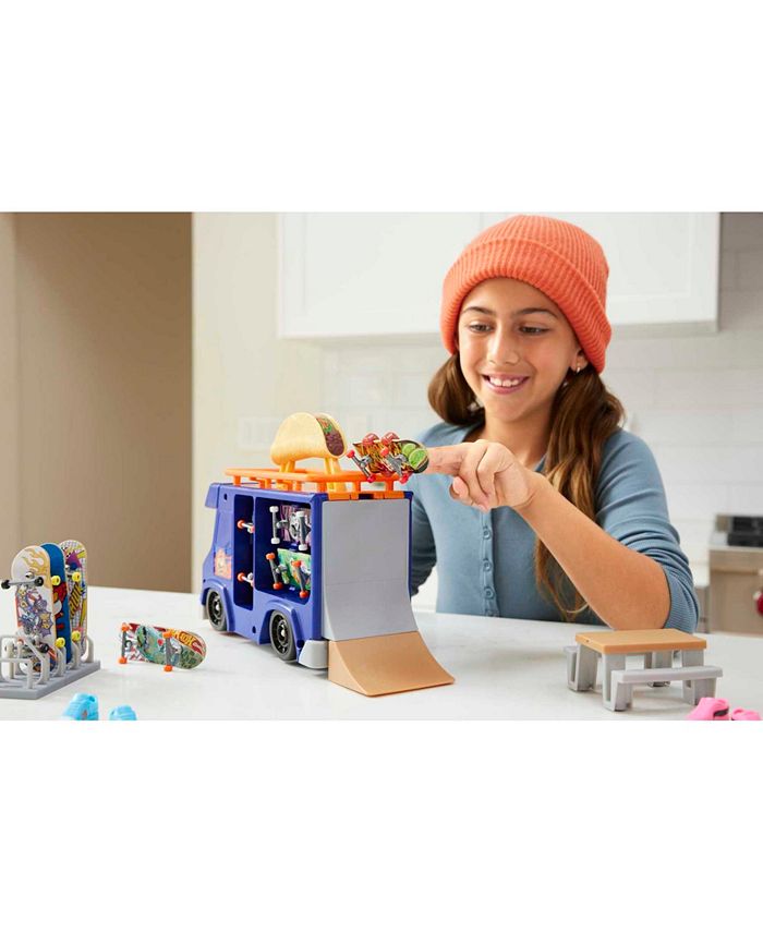 Hot Wheels Skate Taco Truck Play Case with 1 Fingerboard and 1 Pair Of ...