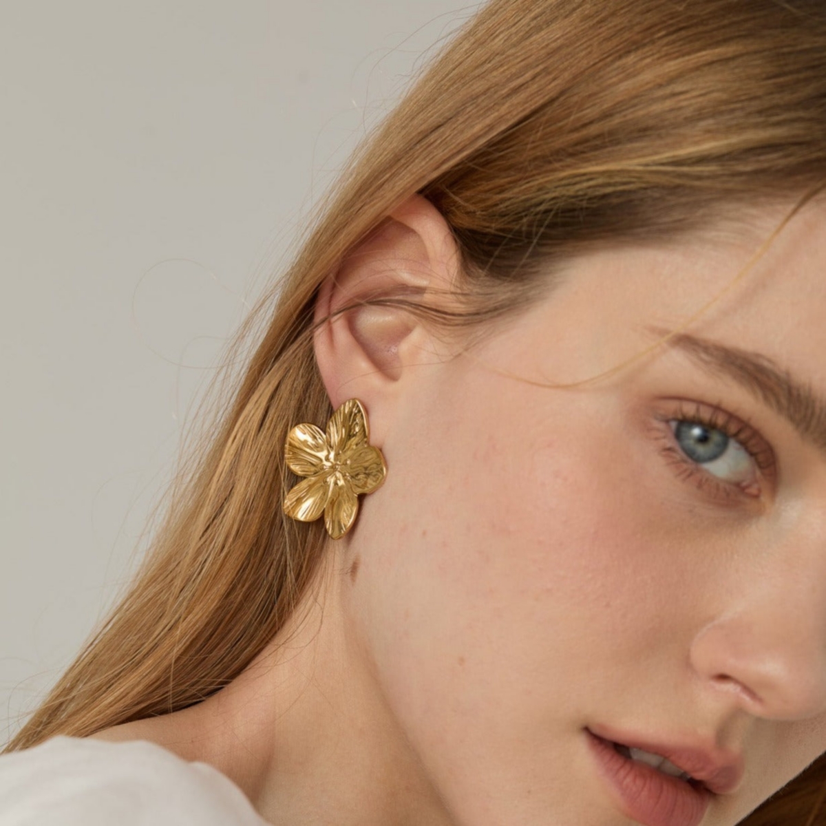 Click here for Stainless Steel Hana Flower Earrings - Gold prices