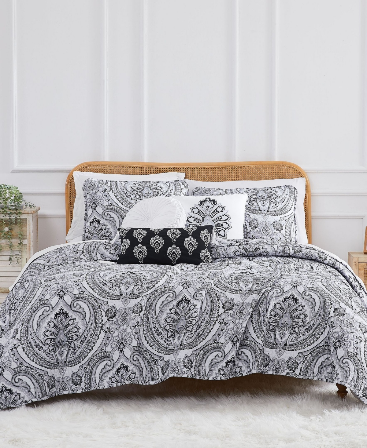 Click here for Southshore Fine Linens Pure Melody 5-Pc. Quilt Set... prices