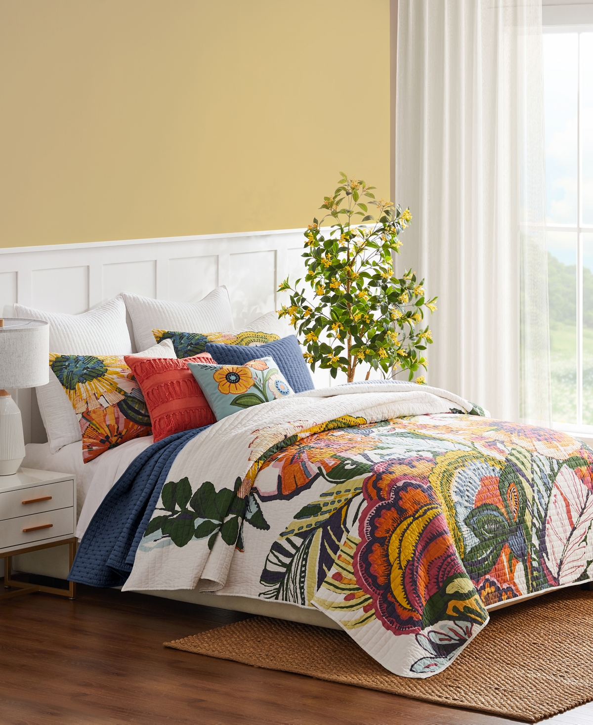 Click here for Levtex Grandiflora Overgrown Garden 3-Pc. Quilt Se... prices